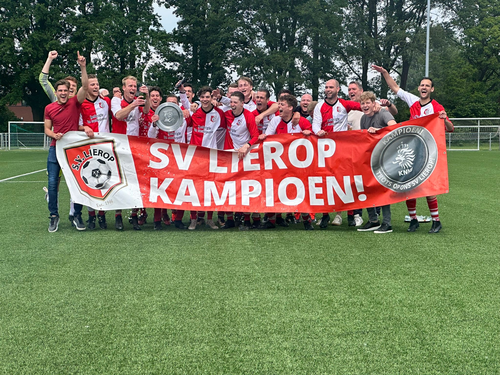 Vier op een rij: Lierop 2 óók kampioen! - Voetbalvereniging SV Lierop